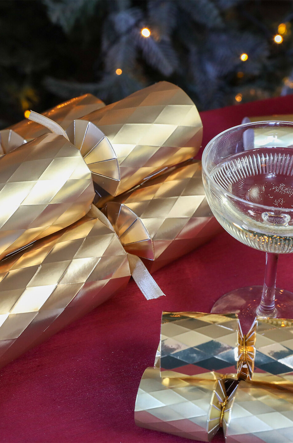 Gold Diamond set of 12 Christmas crackers - CELEBRATION CRACKERS ...