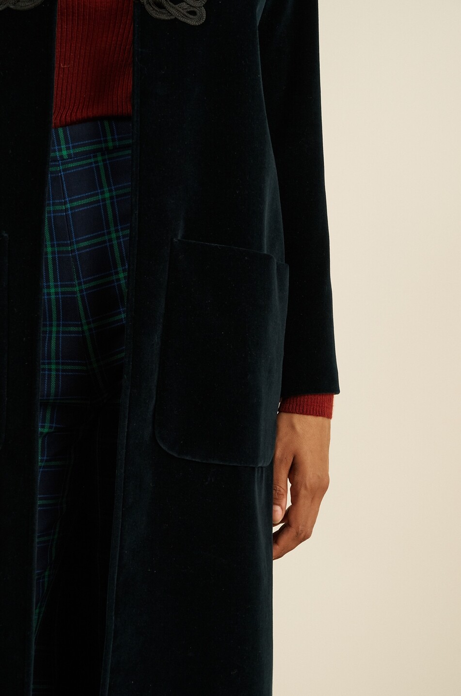 Langer Mantel aus Samt mit Mandarinkragen Carnot - MARIA DE LA ORDEN ...